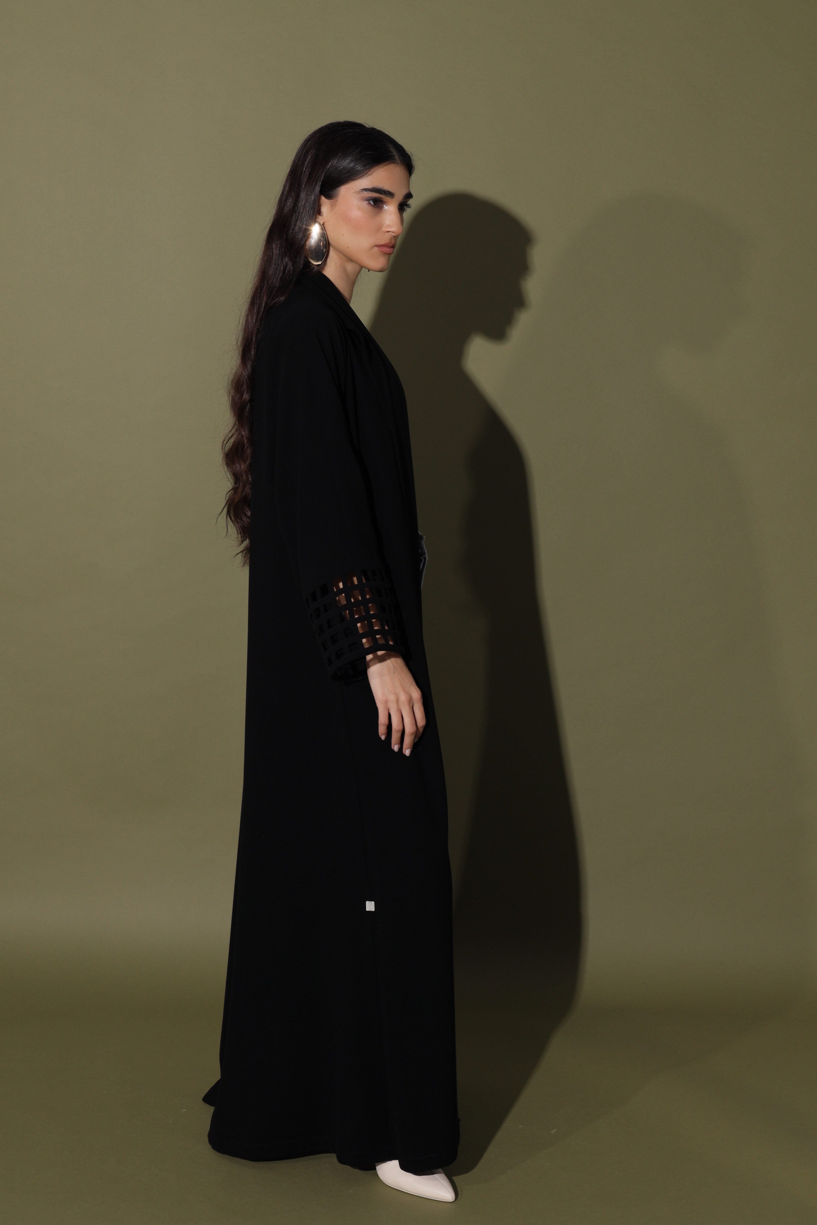 Shawl collar Abaya With Window Cuff – Hessa Falasi