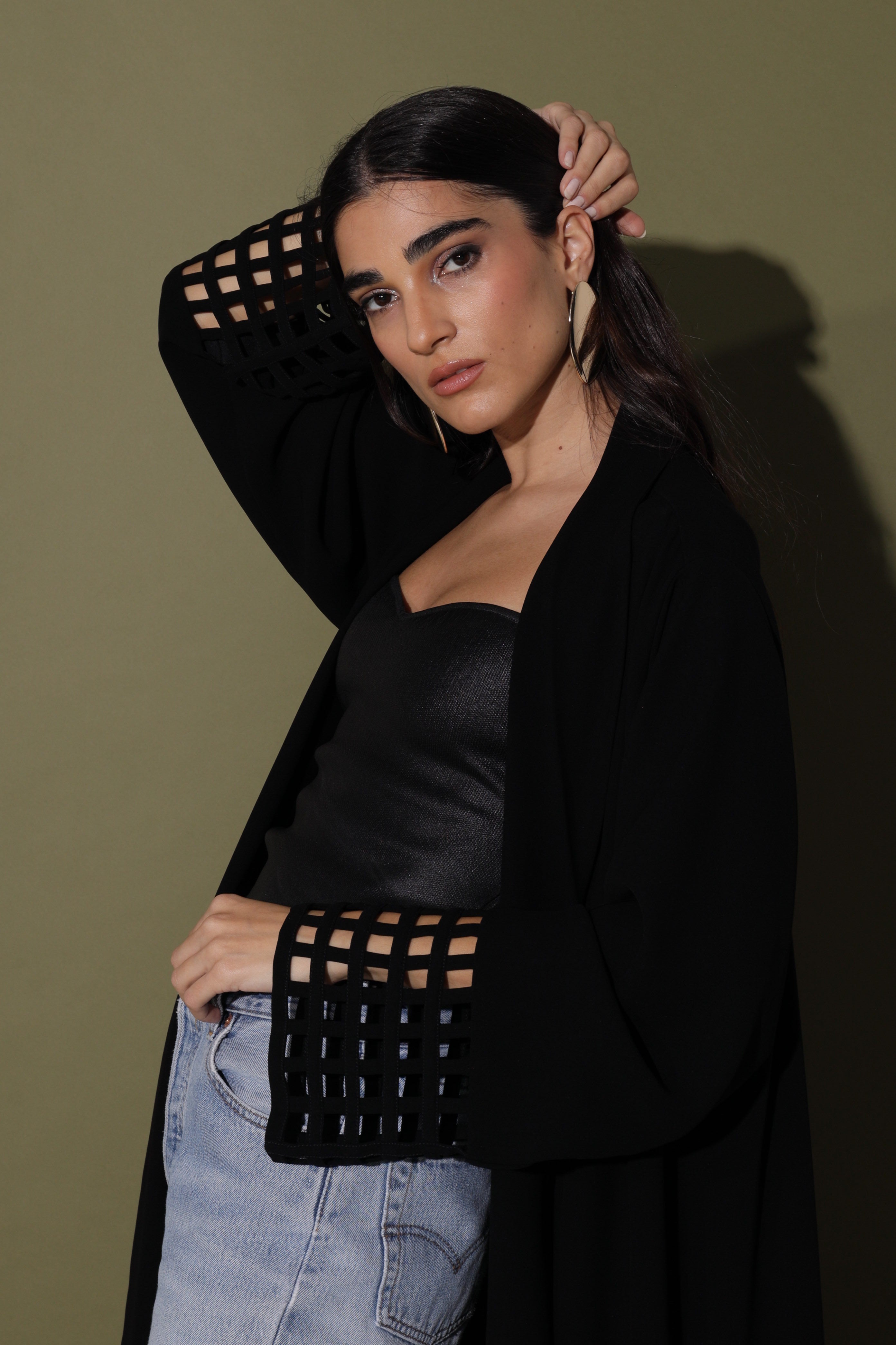 Shawl collar Abaya With Window Cuff – Hessa Falasi